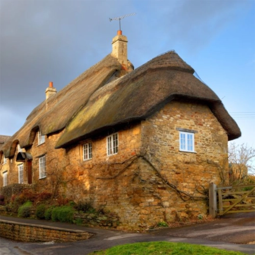 Thatch home insurance - managing the winter months | Howden Insurance