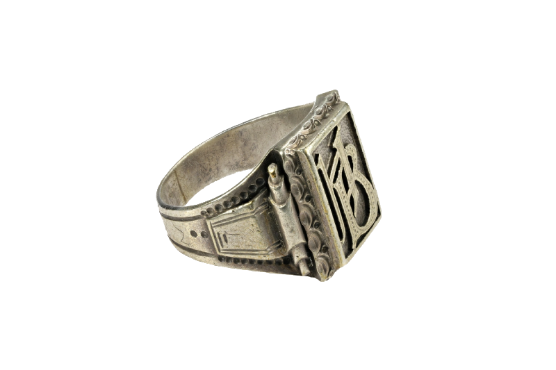 Signet rings: what they mean now, who wears them and how | Howden Insurance